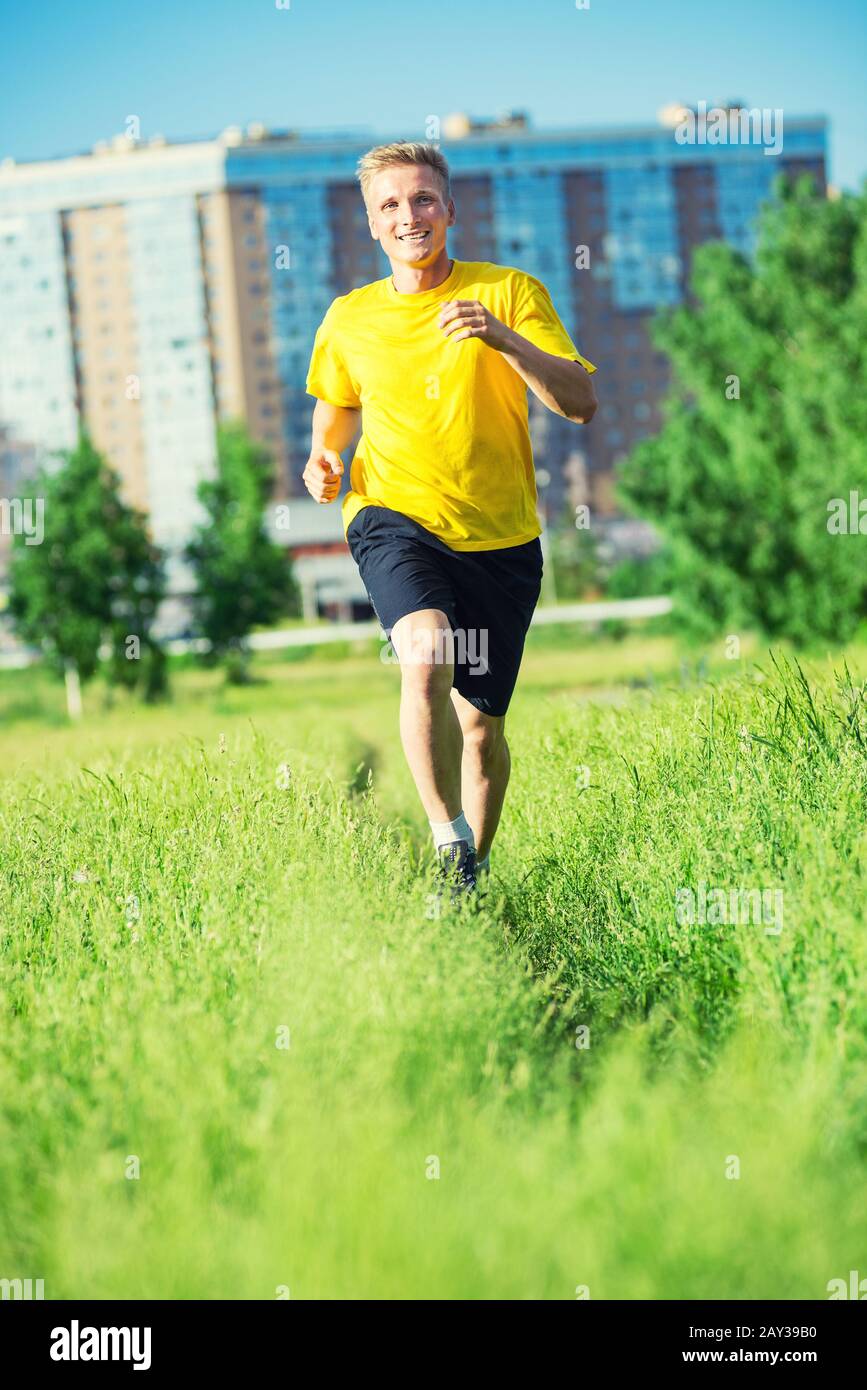 Man jogging park outdoor hi-res stock photography and images - Alamy