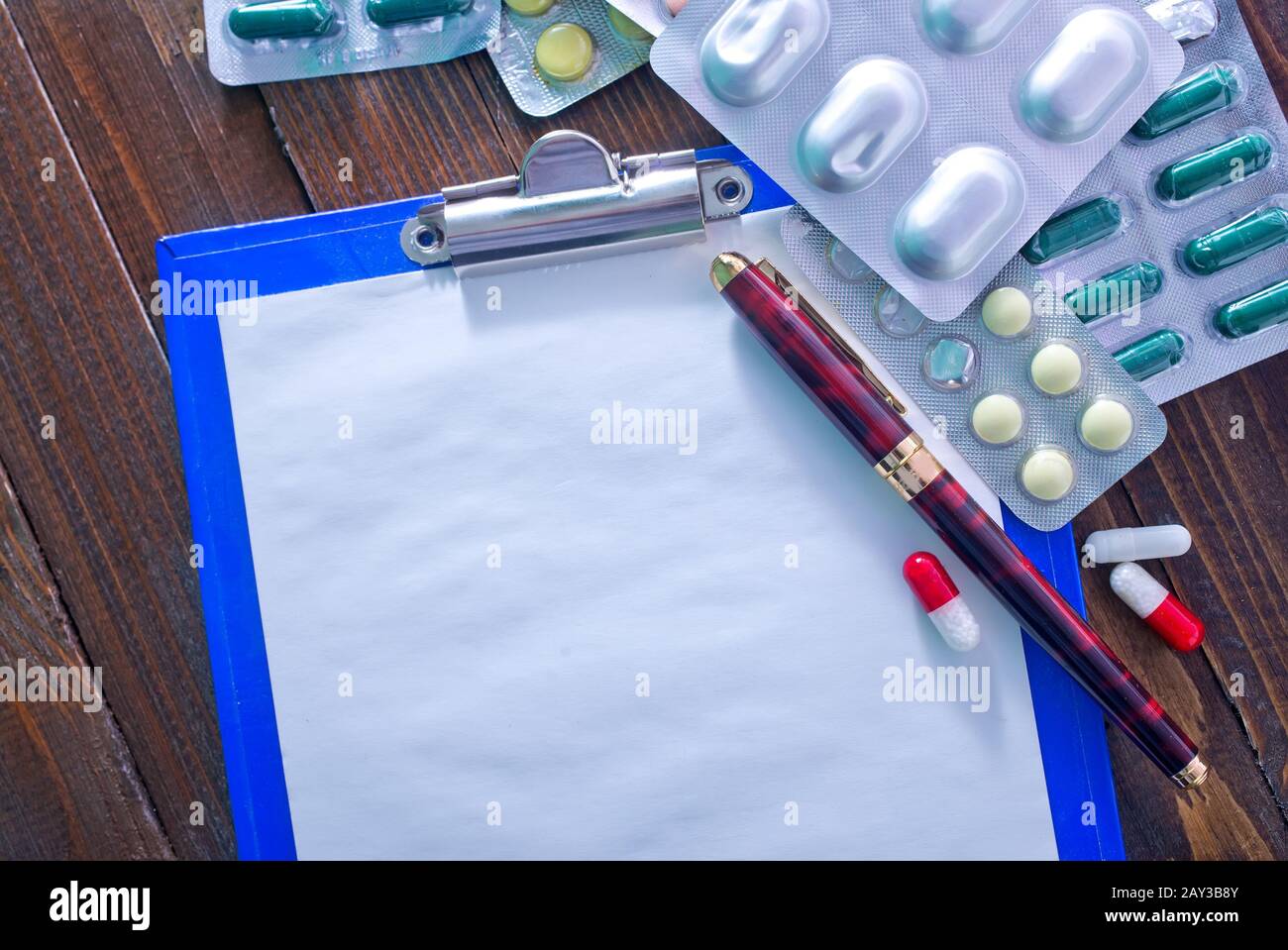 note and pills Stock Photo - Alamy