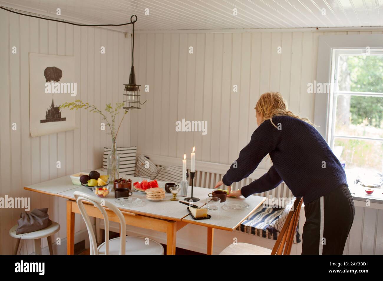 Prepare table hi-res stock photography and images - Alamy