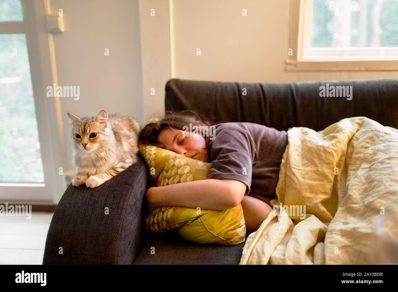 Sleeping woman hi-res stock photography and images - Alamy