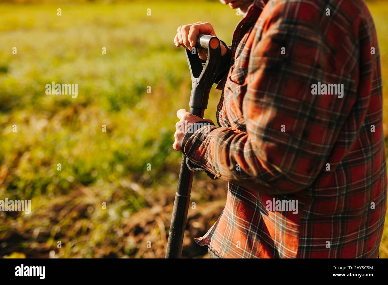 Hands holding handle Stock Photo - Alamy