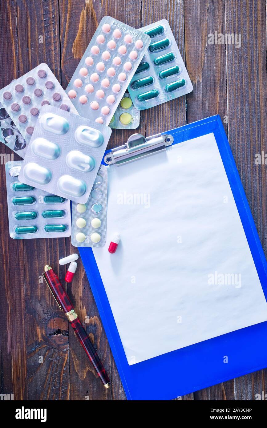 note and pills Stock Photo - Alamy