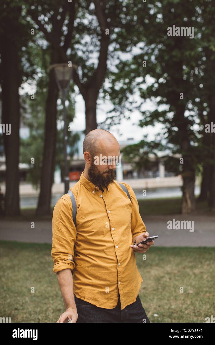 Phone look man hi-res stock photography and images - Alamy