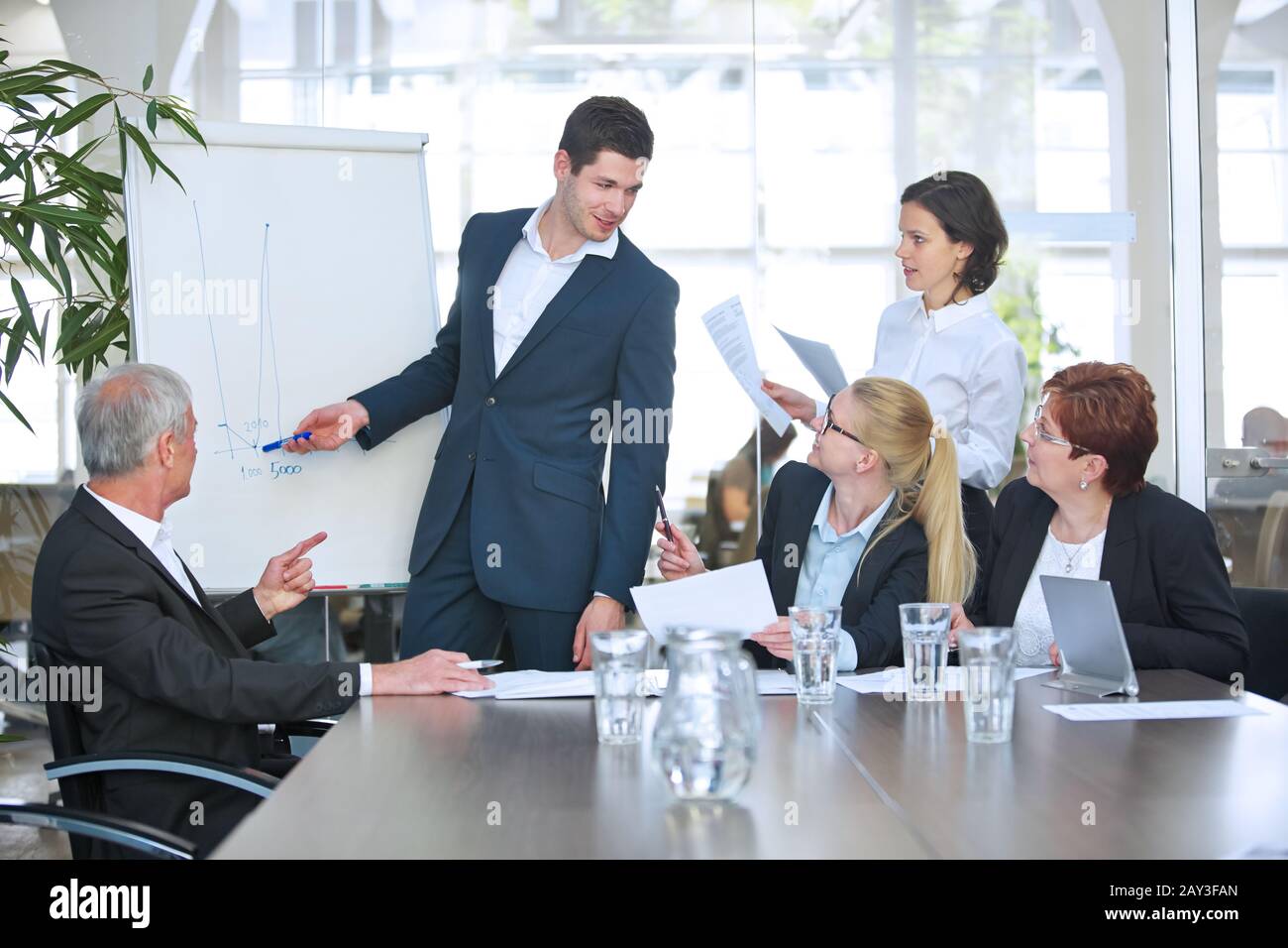 Formal meeting room hi-res stock photography and images - Alamy