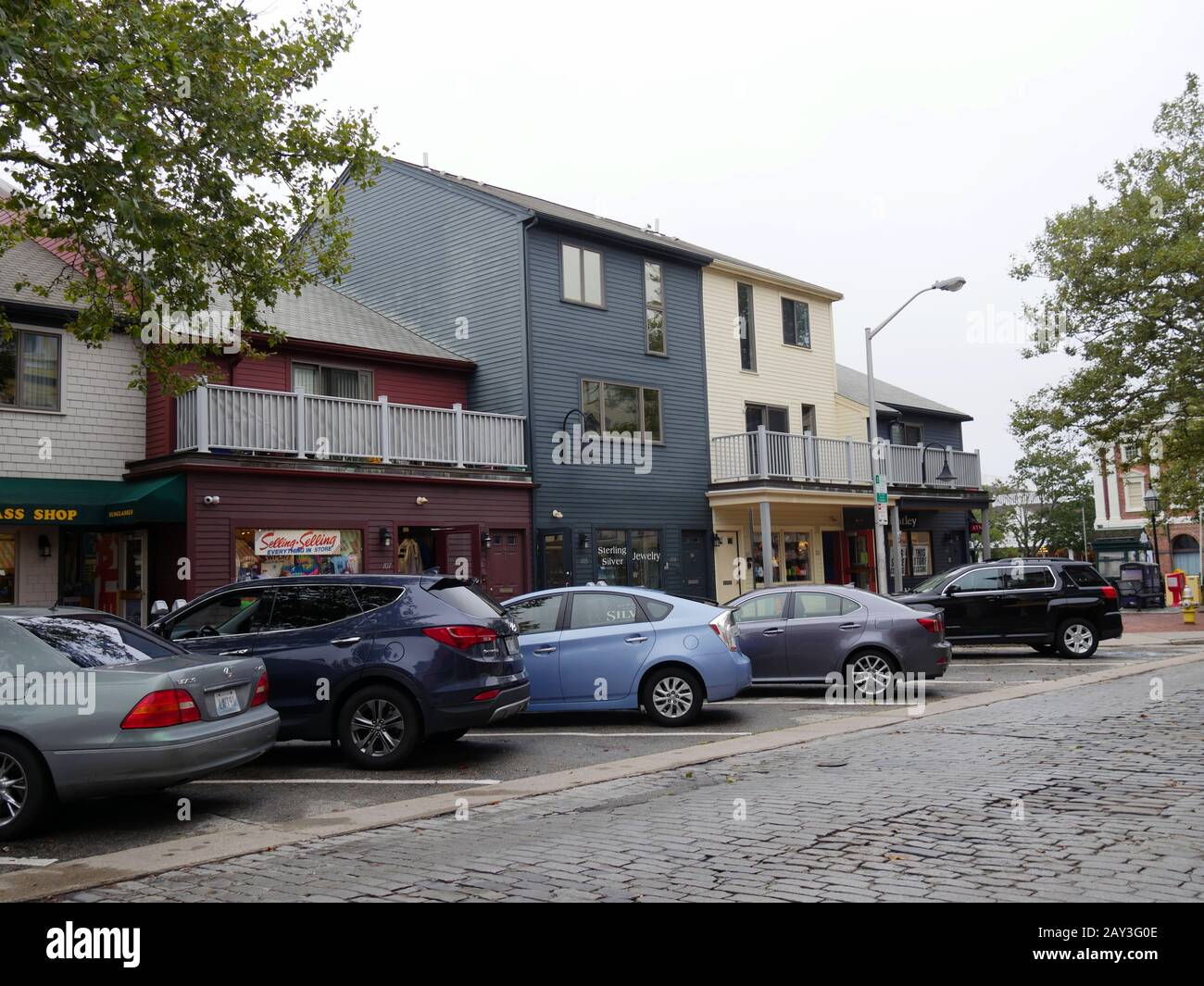 Shopping street in newport rhode hi-res stock photography and images ...