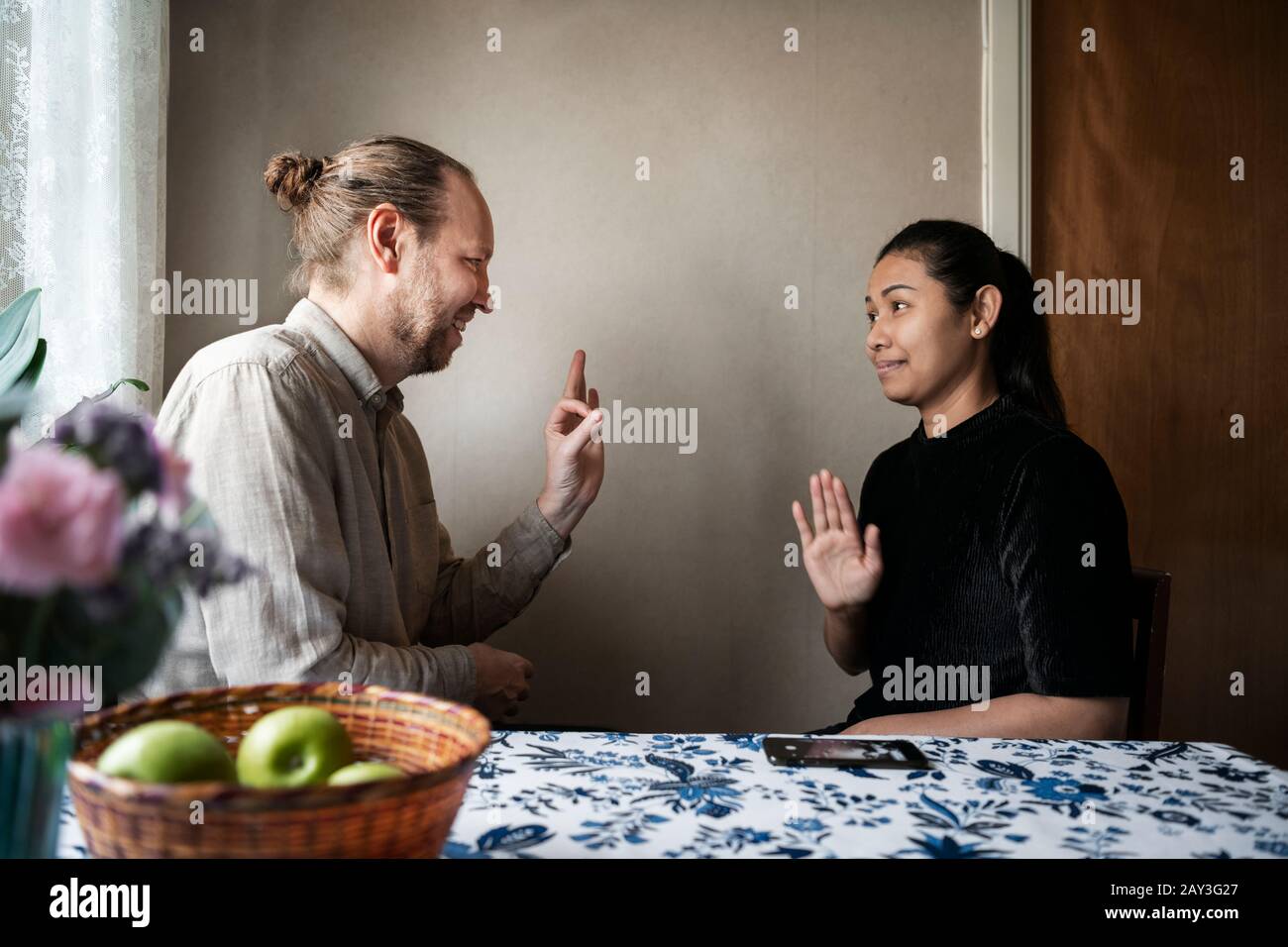 Man deaf sign language hi-res stock photography and images - Alamy