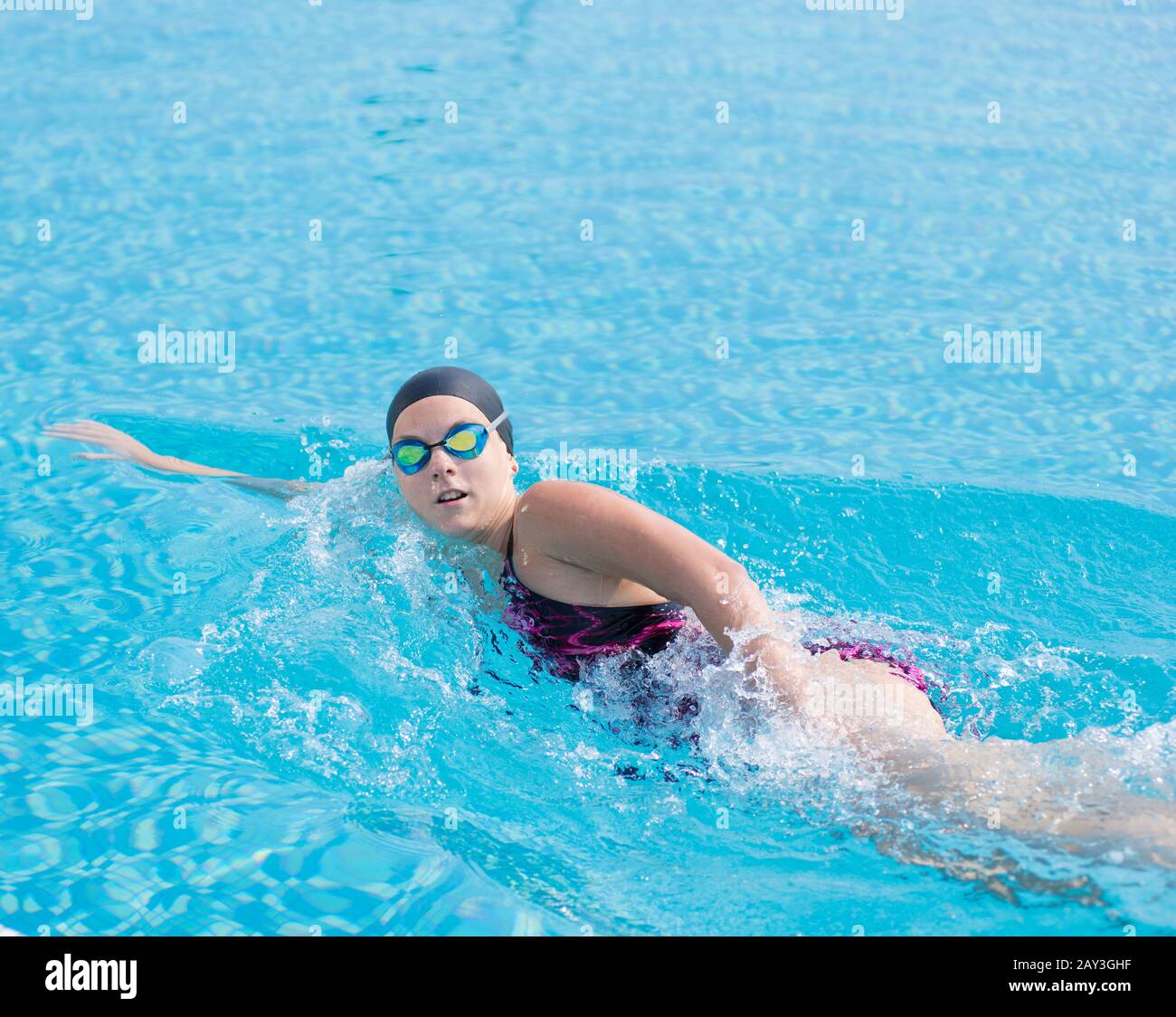 Champion female swimmer hi-res stock photography and images - Alamy