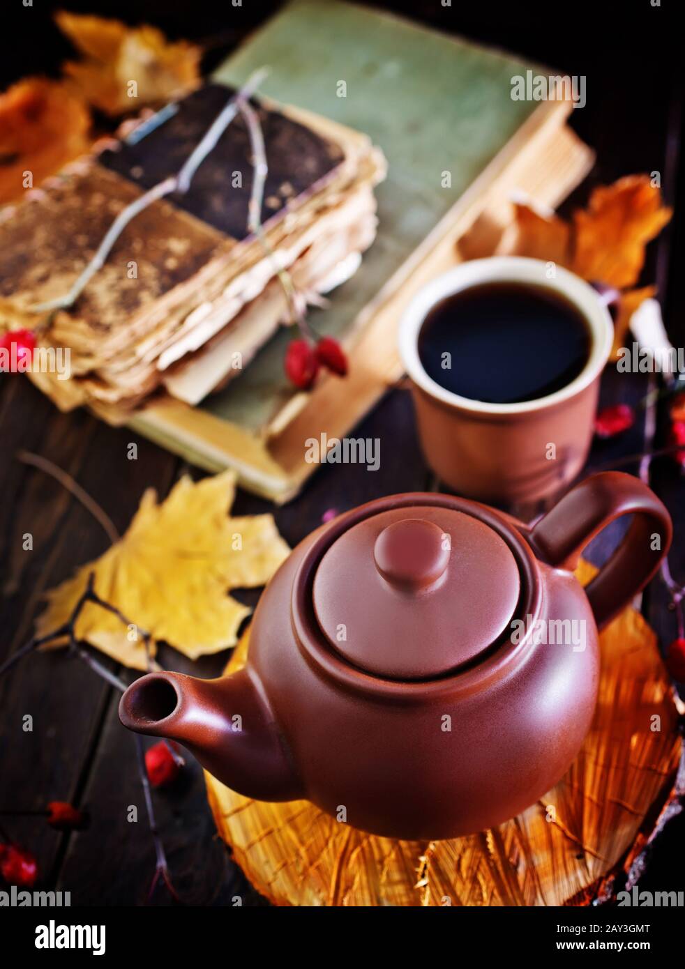 fresh tea in teapot Stock Photo - Alamy