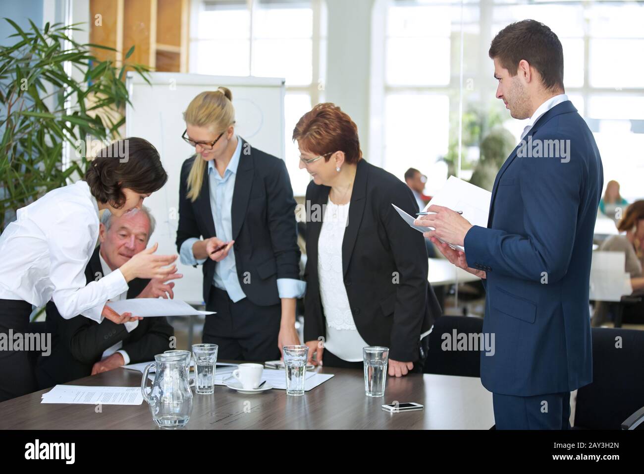 Communication between business people at a business meeting Stock Photo ...