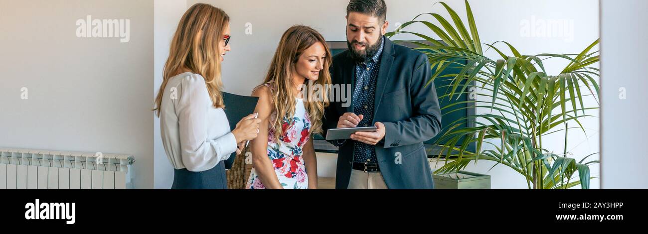 Businesspeople having an informal work meeting Stock Photo - Alamy