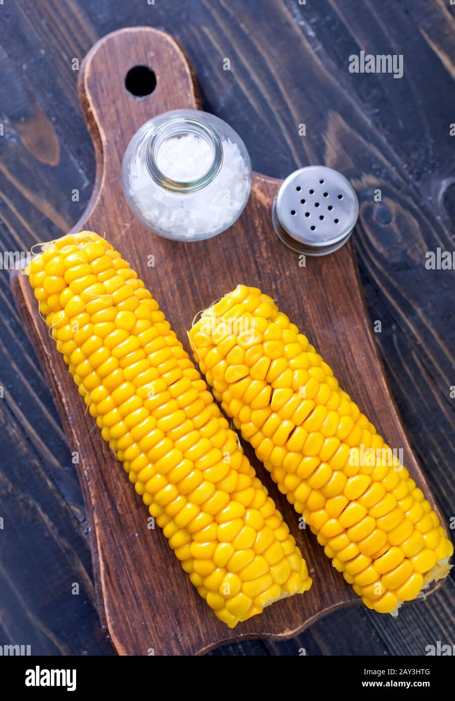 Harvested basket sweet corn on the cob hi-res stock photography and ...