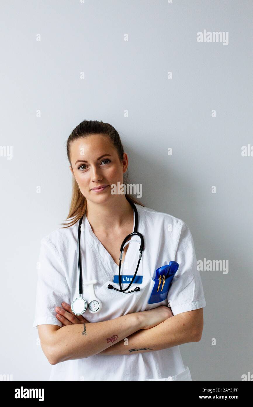 Portrait of nurse smiling nursing hi-res stock photography and images ...