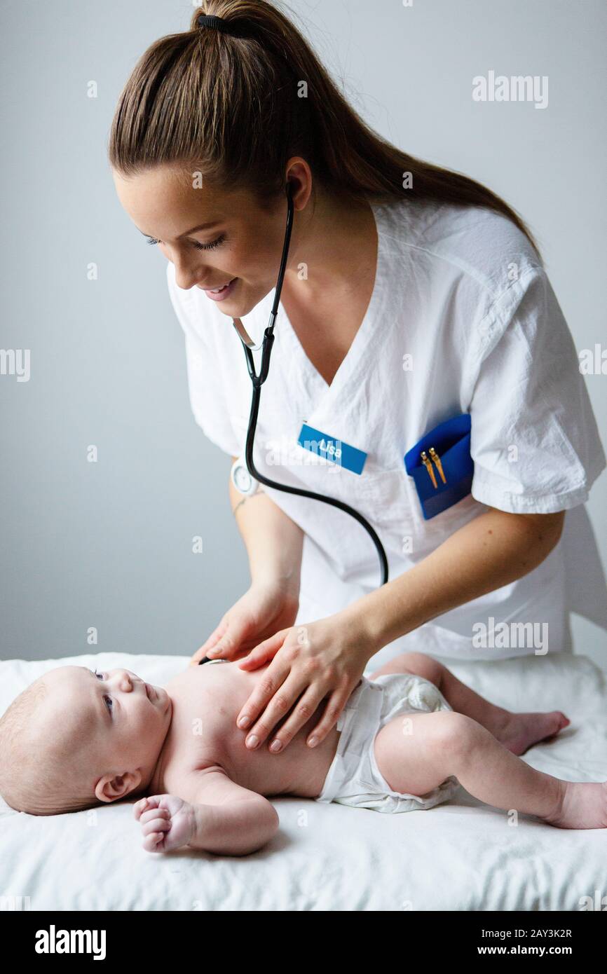 Doctor examining baby Stock Photo - Alamy