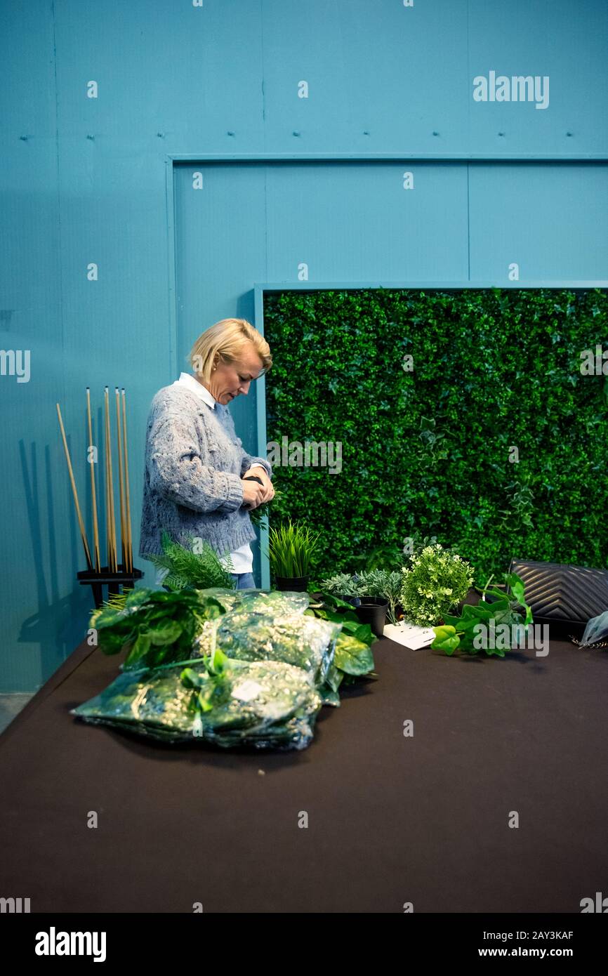 Woman and her plants hi-res stock photography and images - Alamy