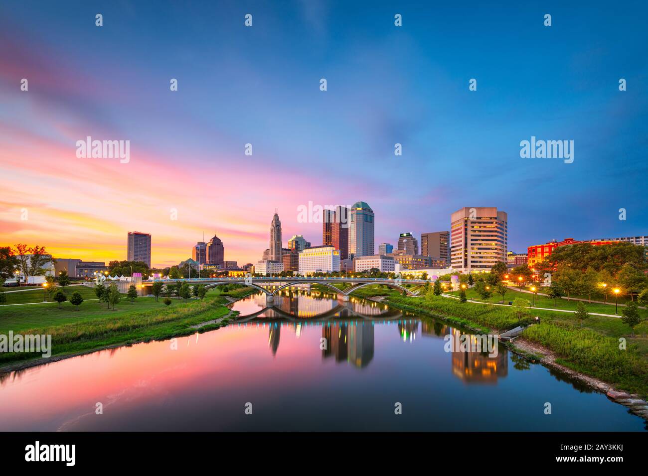 Columbus, Ohio, USA skyline on the river at dusk Stock Photo - Alamy