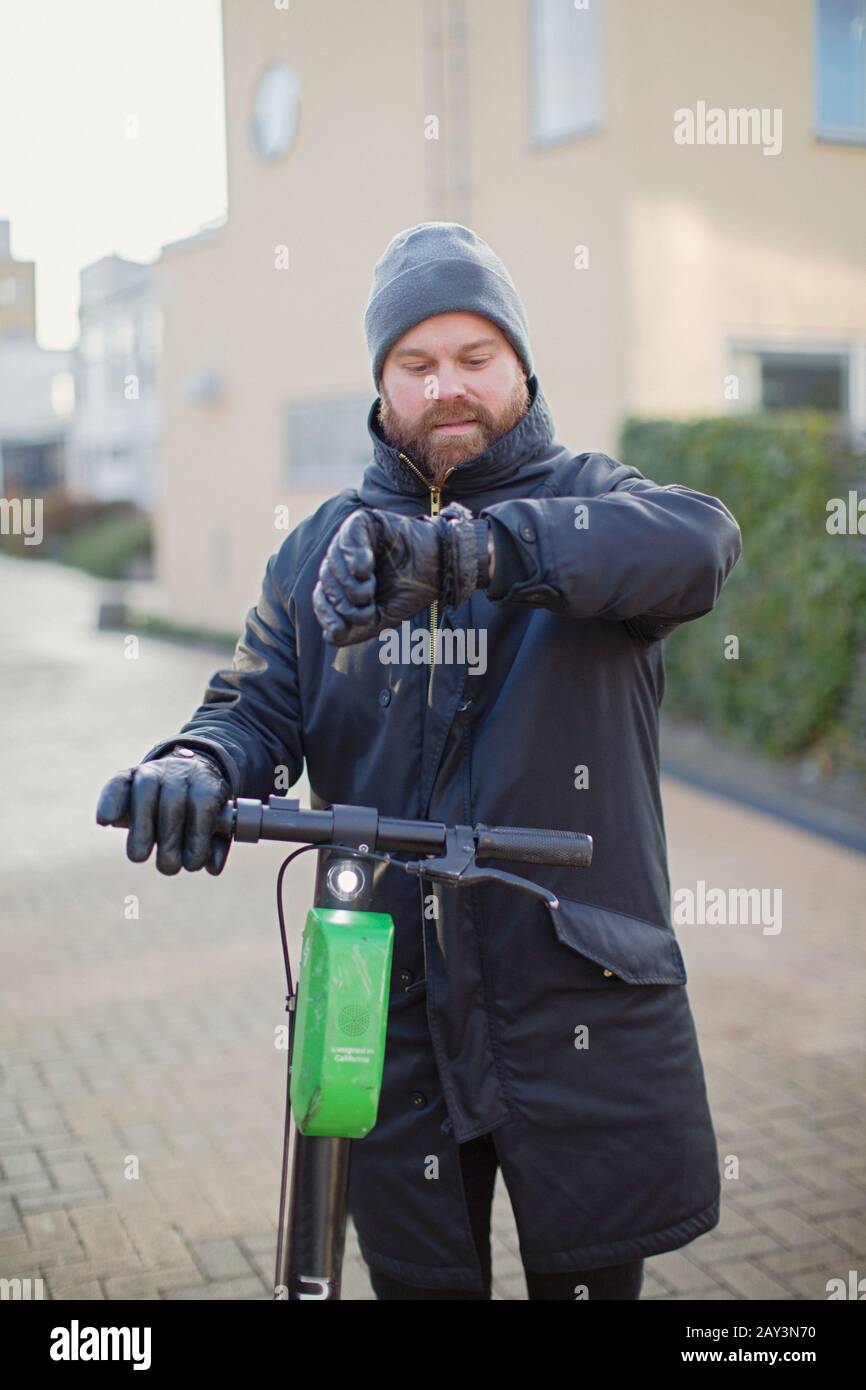 Checking vehicles hi-res stock photography and images - Alamy