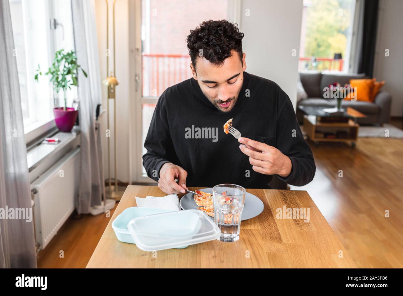 Sitting down meal hi-res stock photography and images - Alamy