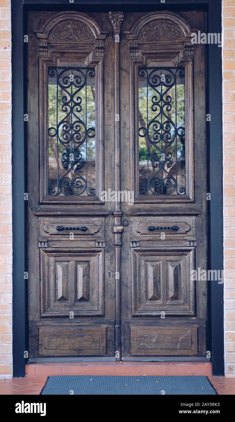 old classic vintage retro wooden door doorway Stock Photo - Alamy