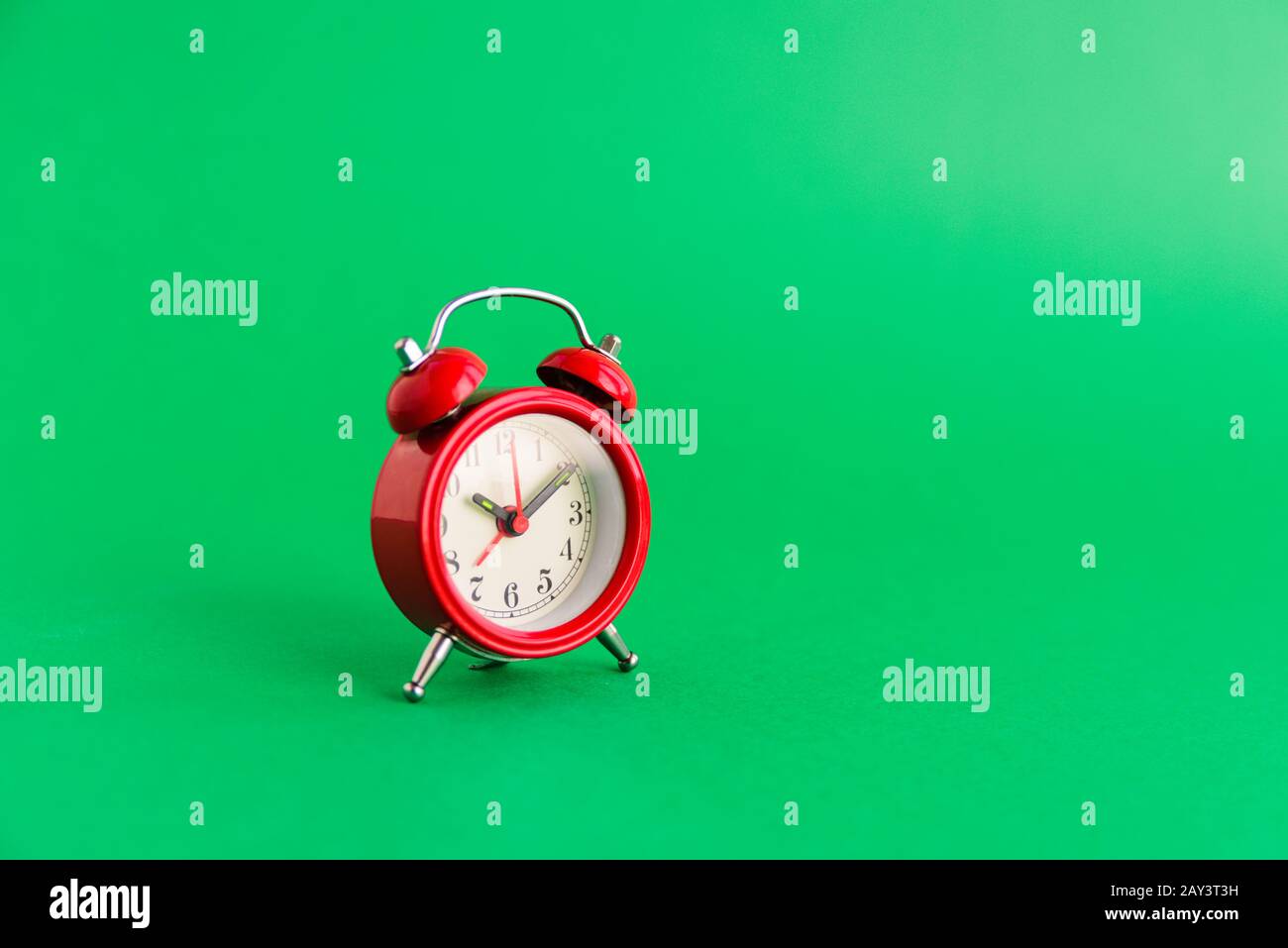 Red clock on background hi-res stock photography and images - Alamy