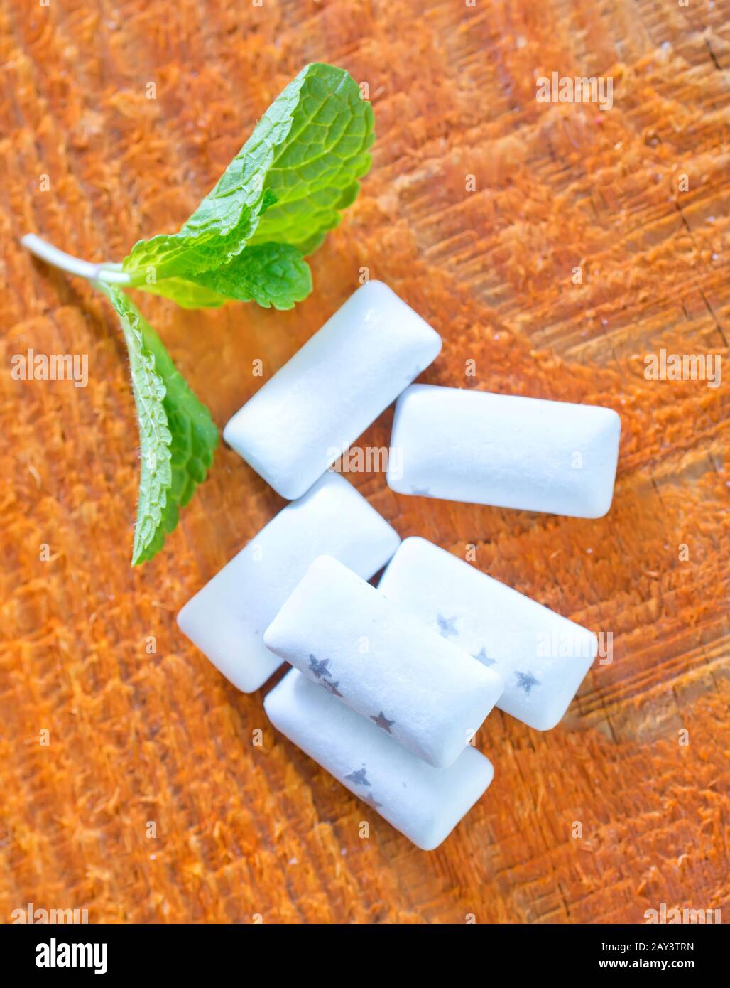 Mint leaf chewing gum hi-res stock photography and images - Alamy