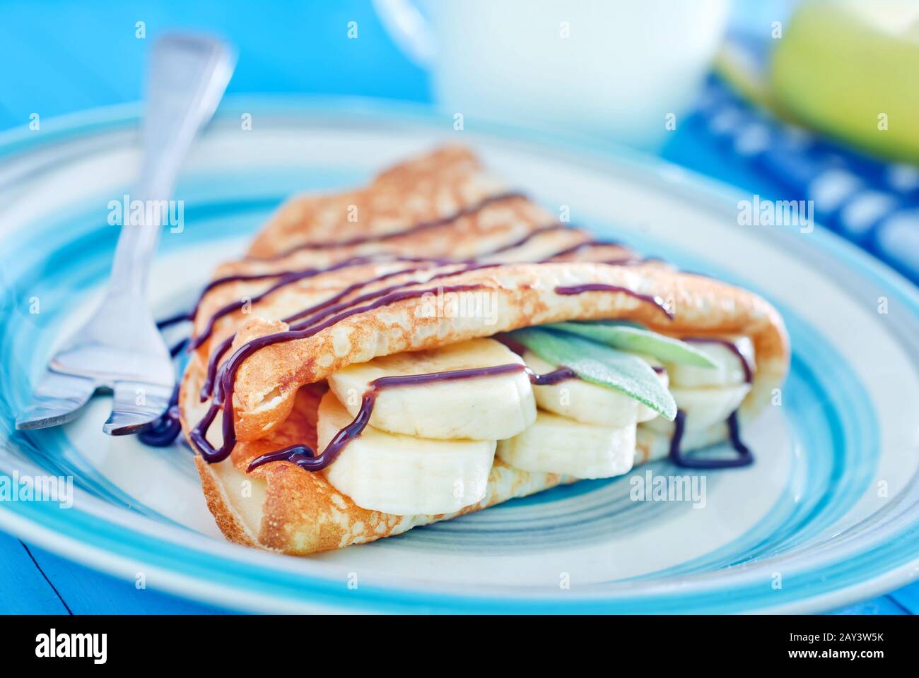 Tilted cake hi-res stock photography and images - Alamy