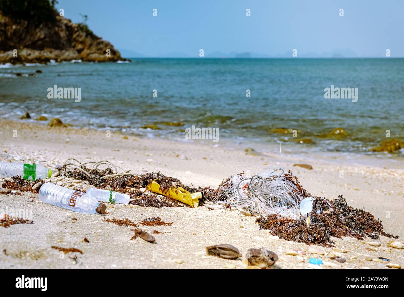 Plastic on the beach of an tropical Island in Thailand Stock Photo - Alamy