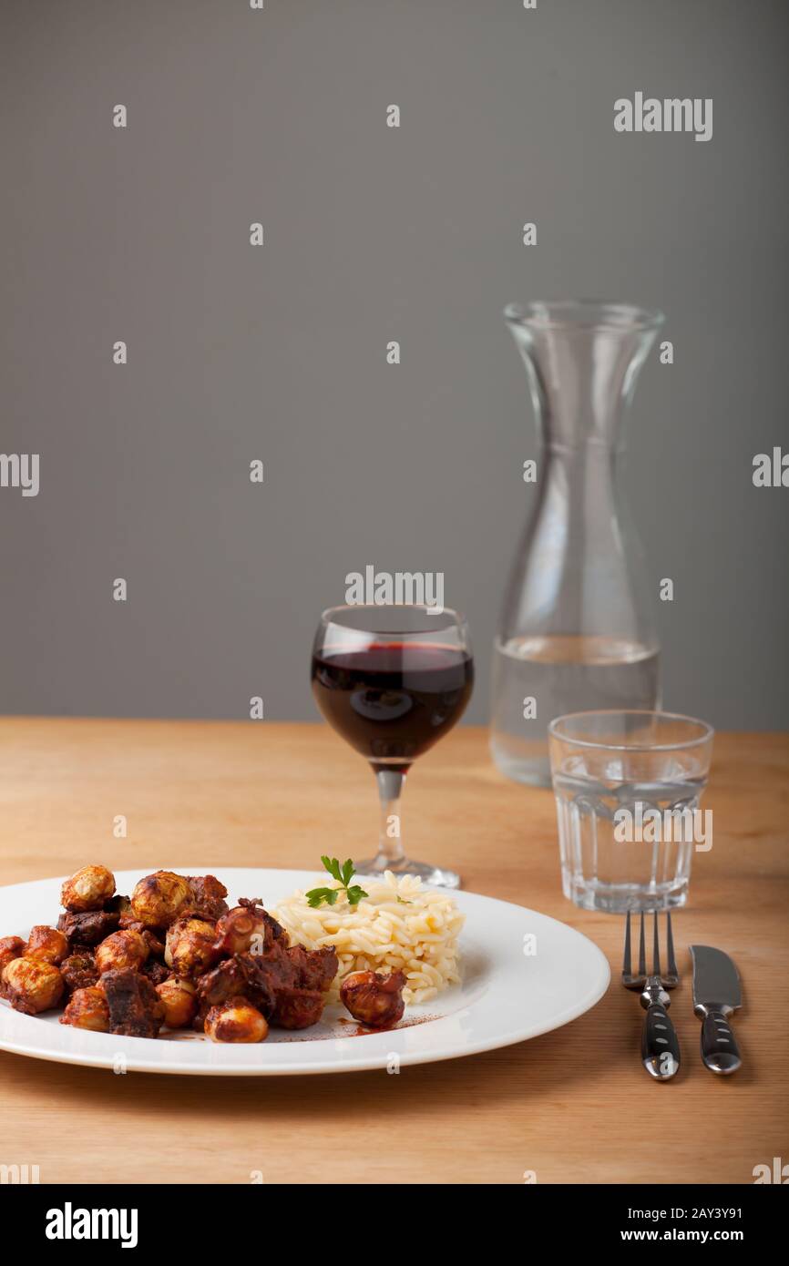 Greek stifado plate Stock Photo - Alamy