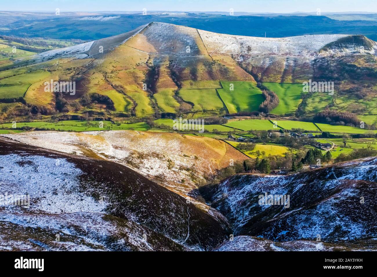 Lose Hill and Edale valley in winter from Kinder Scout, Peak District ...