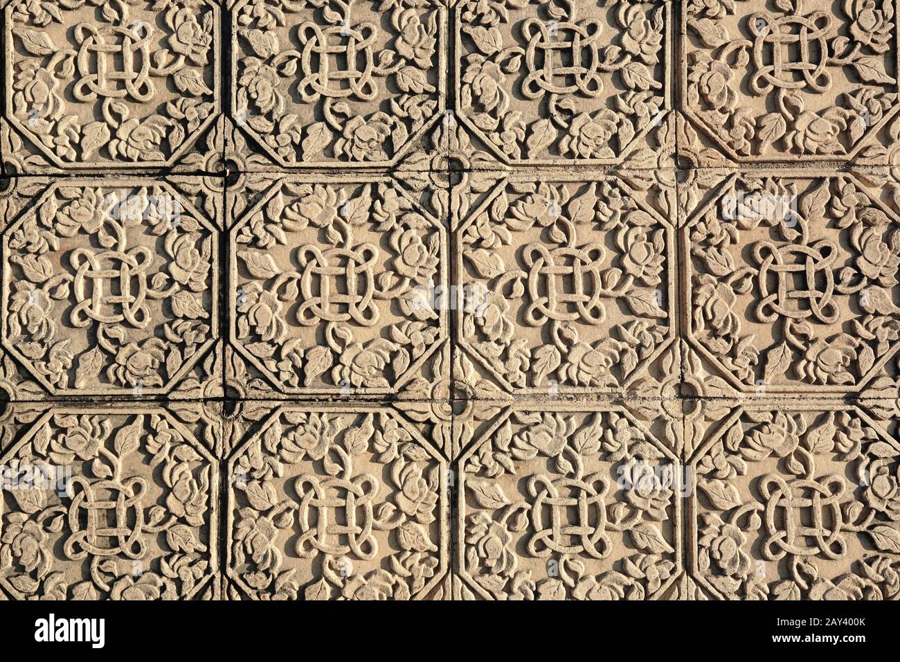 Old chinese ceramic tile flower hi-res stock photography and images - Alamy