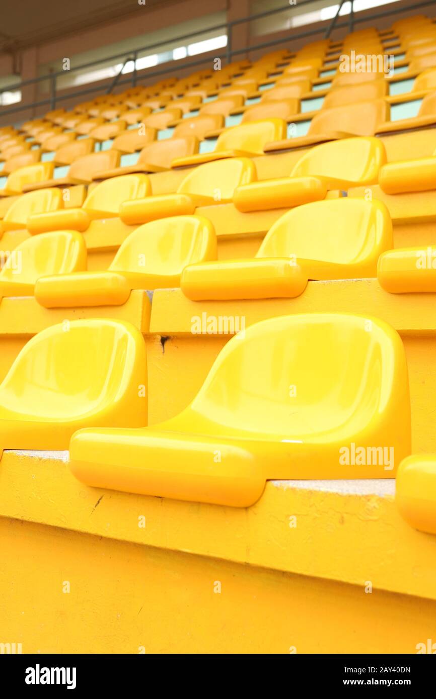 Stadium seats fans crowd row hi-res stock photography and images - Alamy