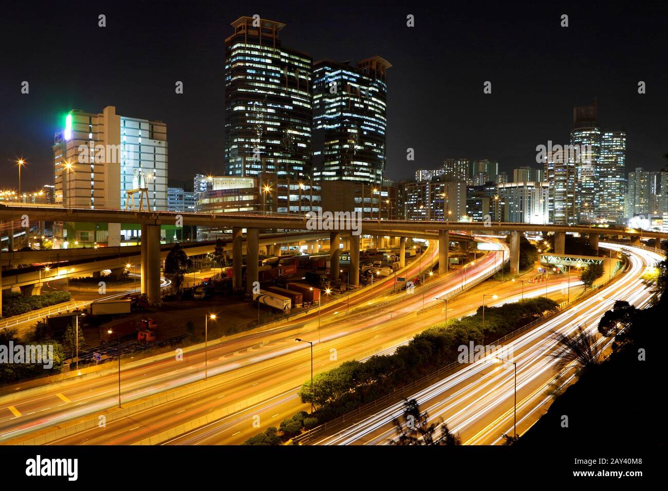 traffic in city at night Stock Photo - Alamy
