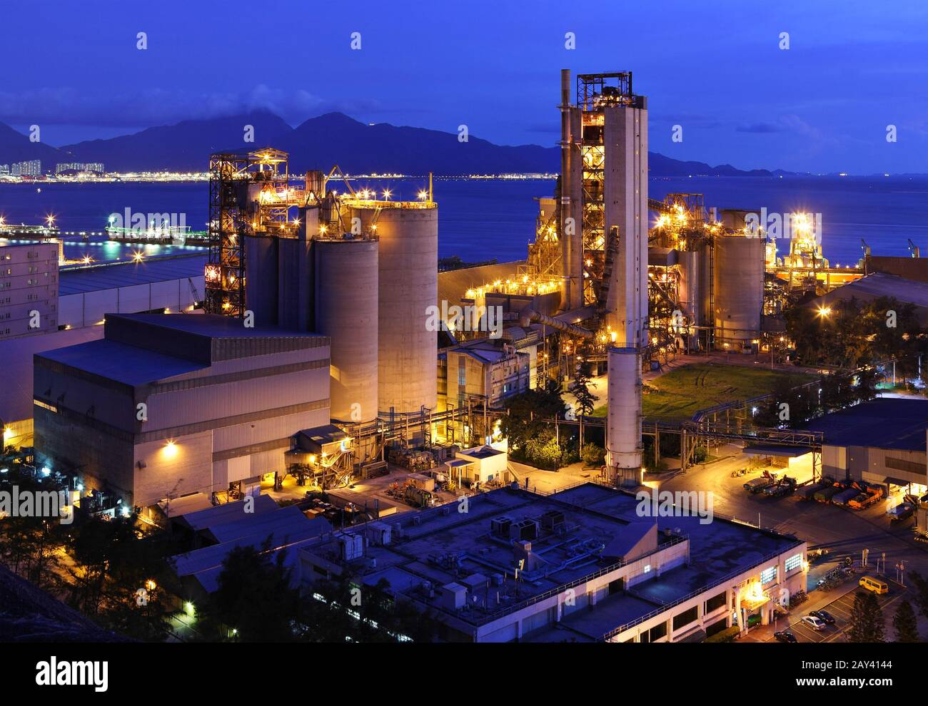 cement factory at night Stock Photo - Alamy cement factory at night Stock Photo - Alamy