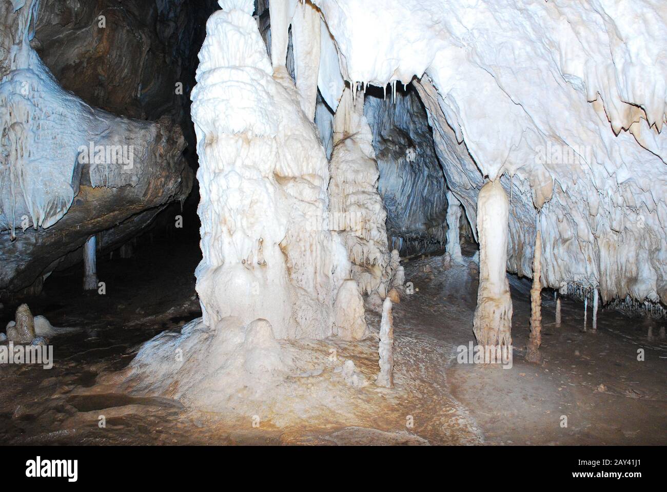 Cave formations hi-res stock photography and images - Alamy