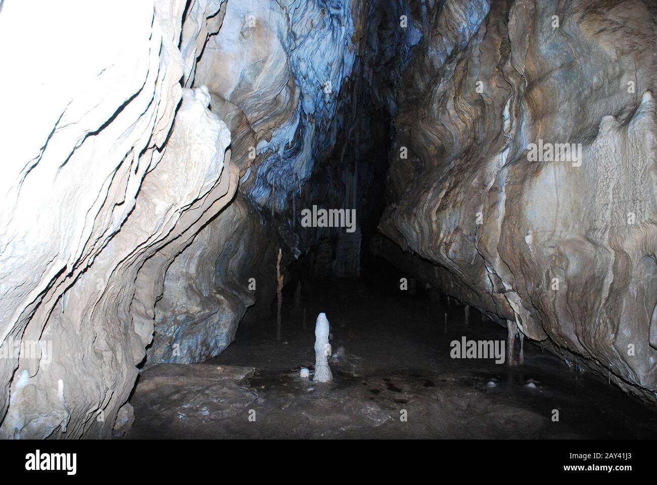 Cave formations hi-res stock photography and images - Alamy