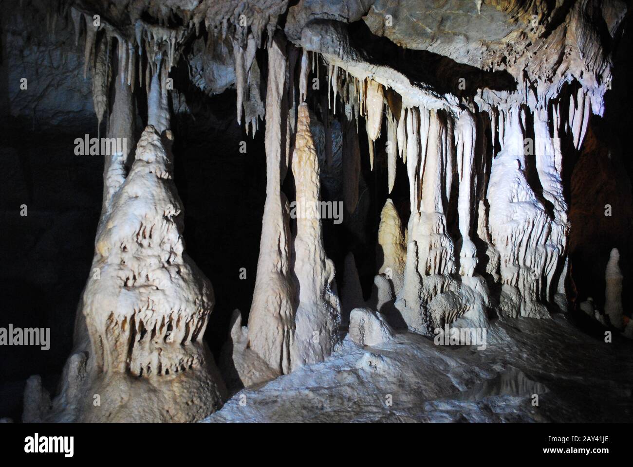 Cave and formations hi-res stock photography and images - Alamy