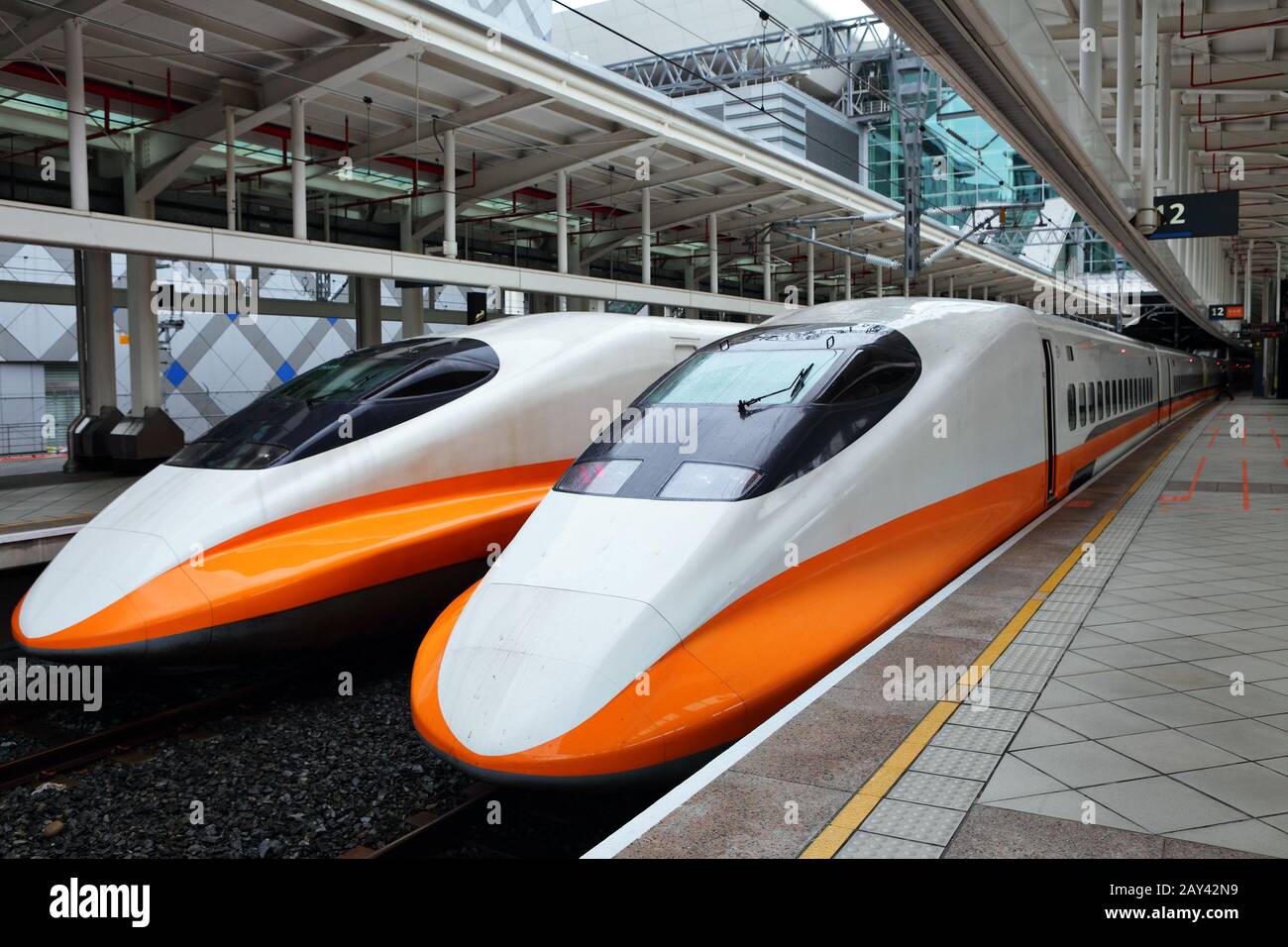 modern high speed train Stock Photo - Alamy