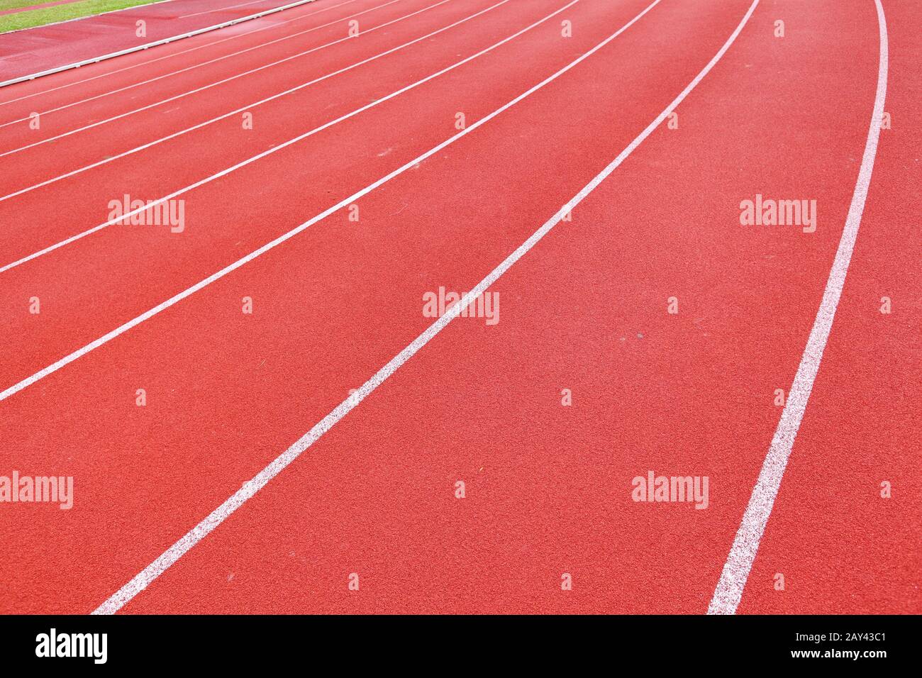 Red plastic track field track hi-res stock photography and images - Alamy