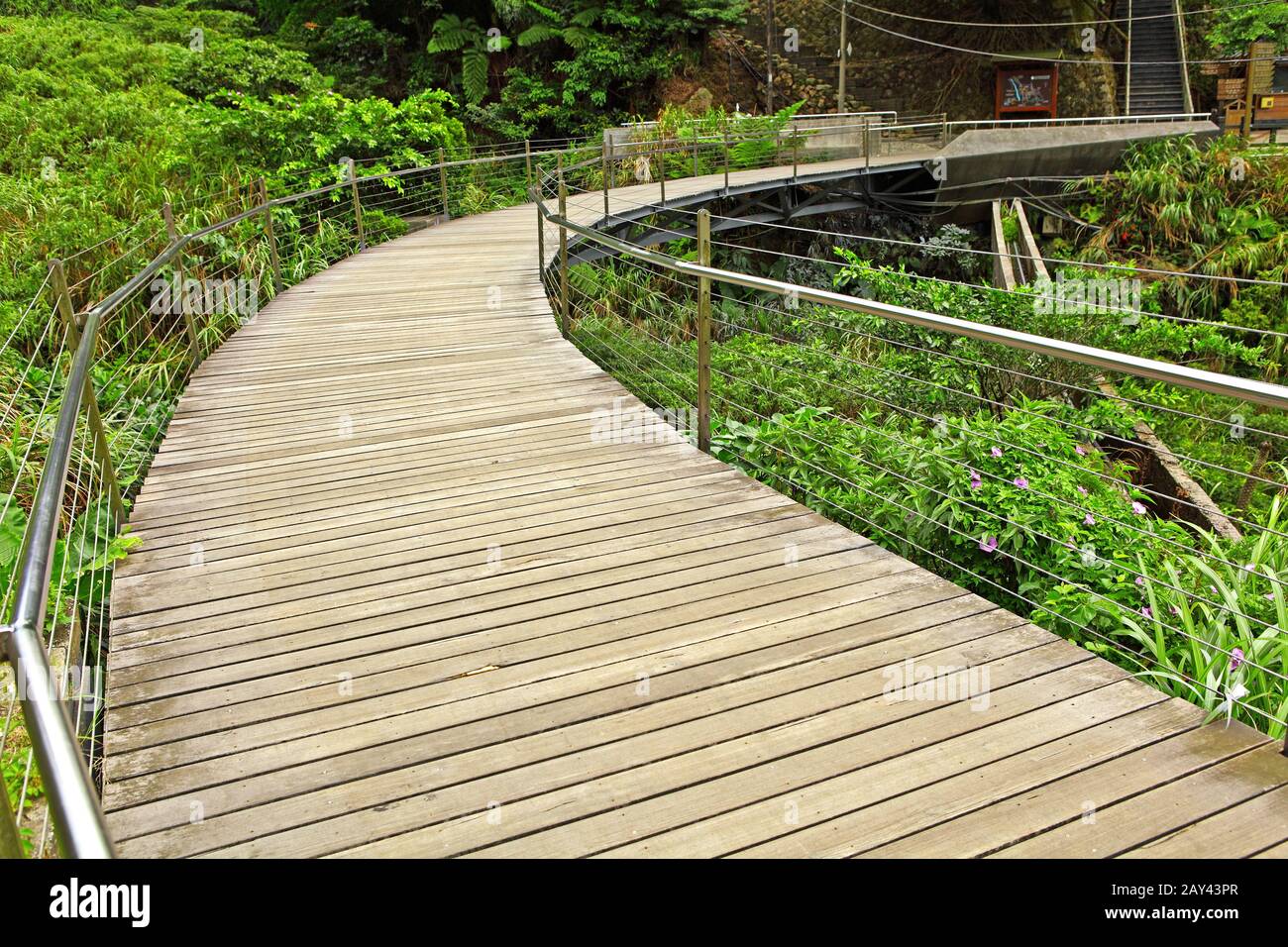Path in country hi-res stock photography and images - Alamy
