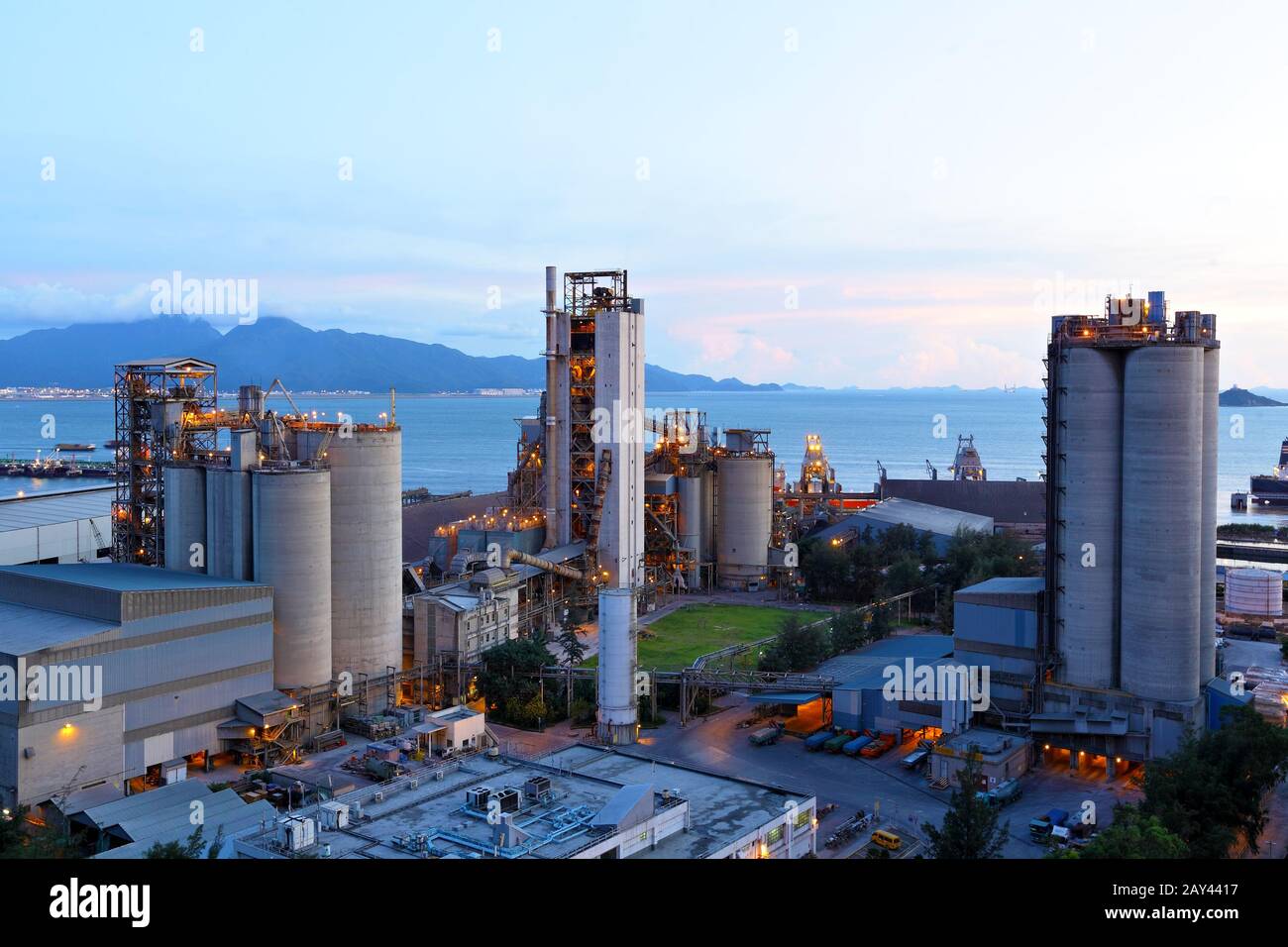 Cement factory at night hi-res stock photography and images - Alamy