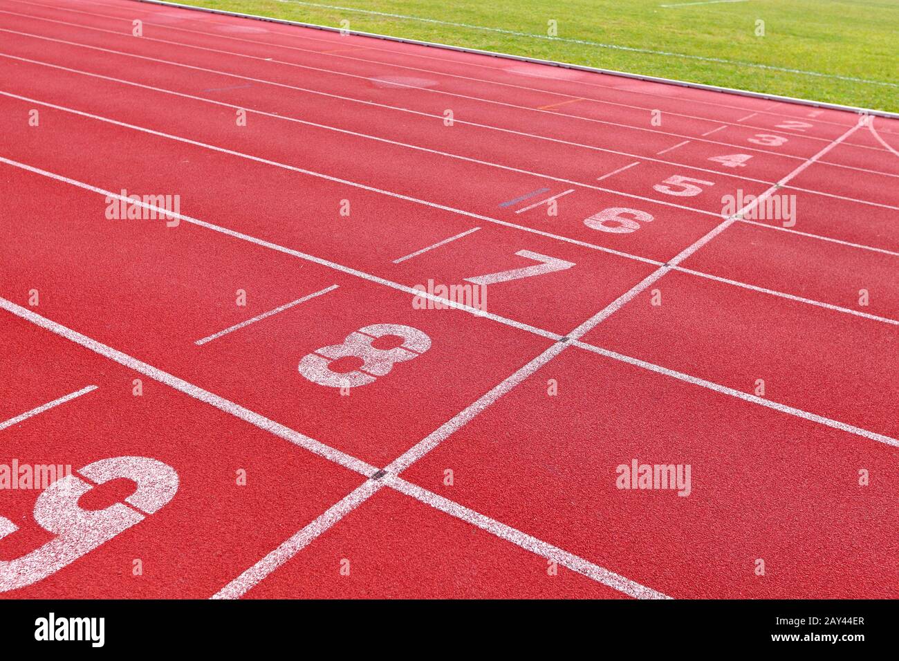 Red plastic track field track hi-res stock photography and images - Alamy