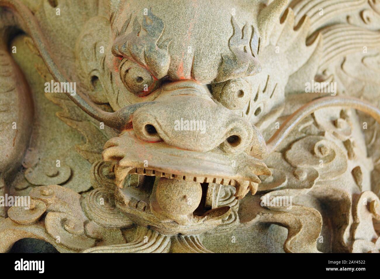 dragon statue in temple Stock Photo - Alamy