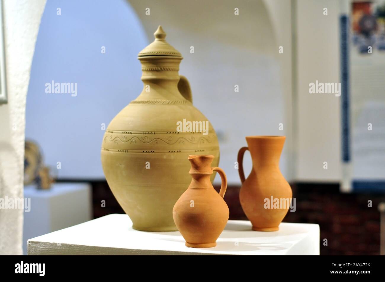 Museum pottery hi-res stock photography and images - Alamy