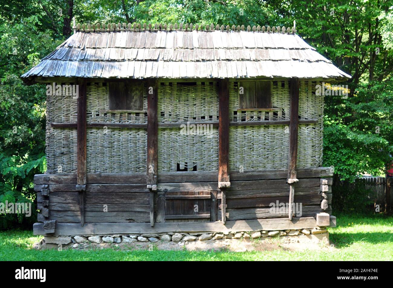 Granary wood hi-res stock photography and images - Alamy