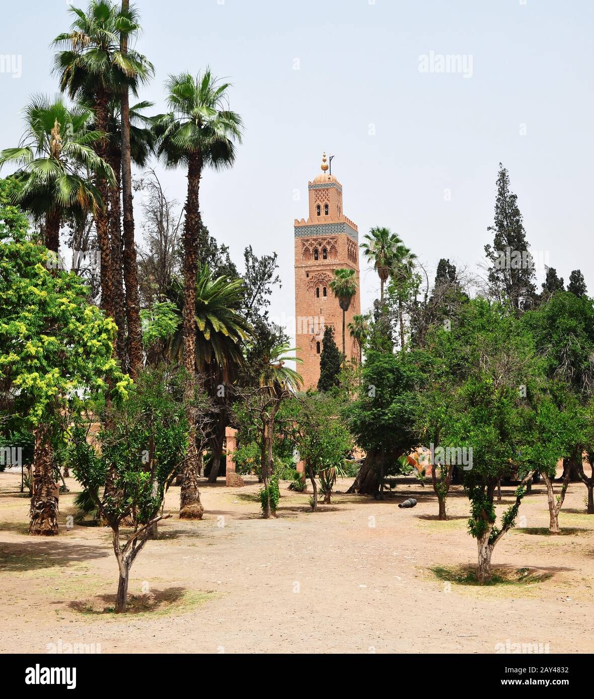Mosque garden hi-res stock photography and images - Alamy