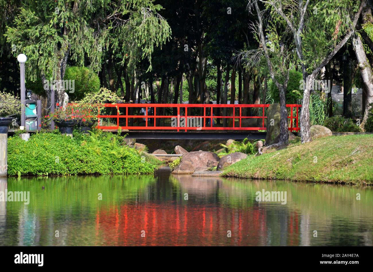 Red bridge in Chinese Garden Stock Photo - Alamy