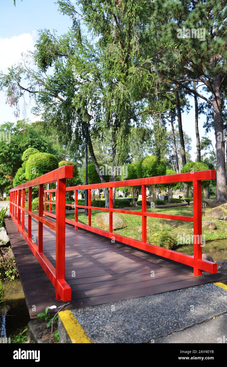 Chinese red bridge hi-res stock photography and images - Alamy