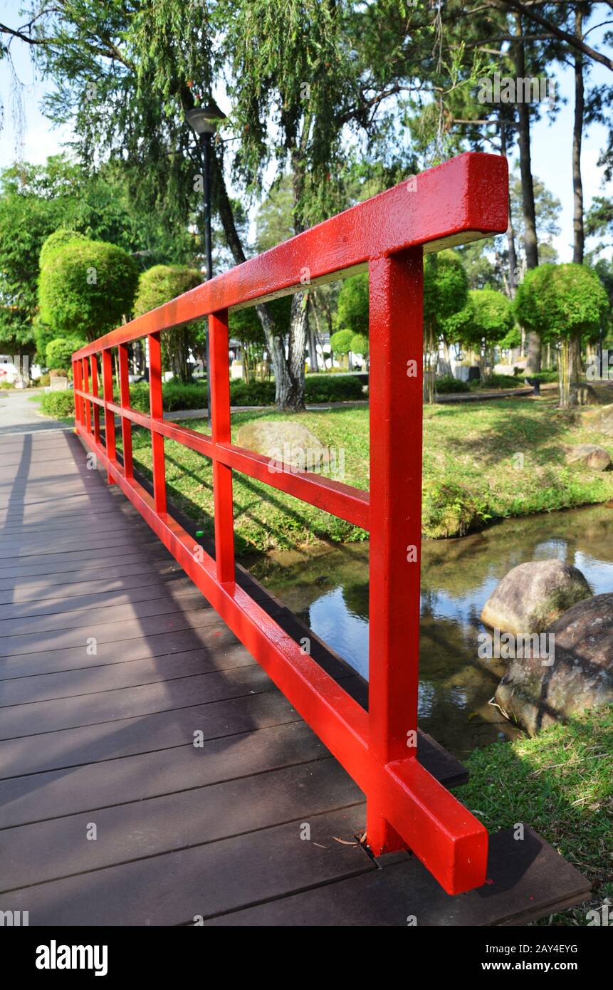 Red bridge in Chinese Garden Stock Photo - Alamy
