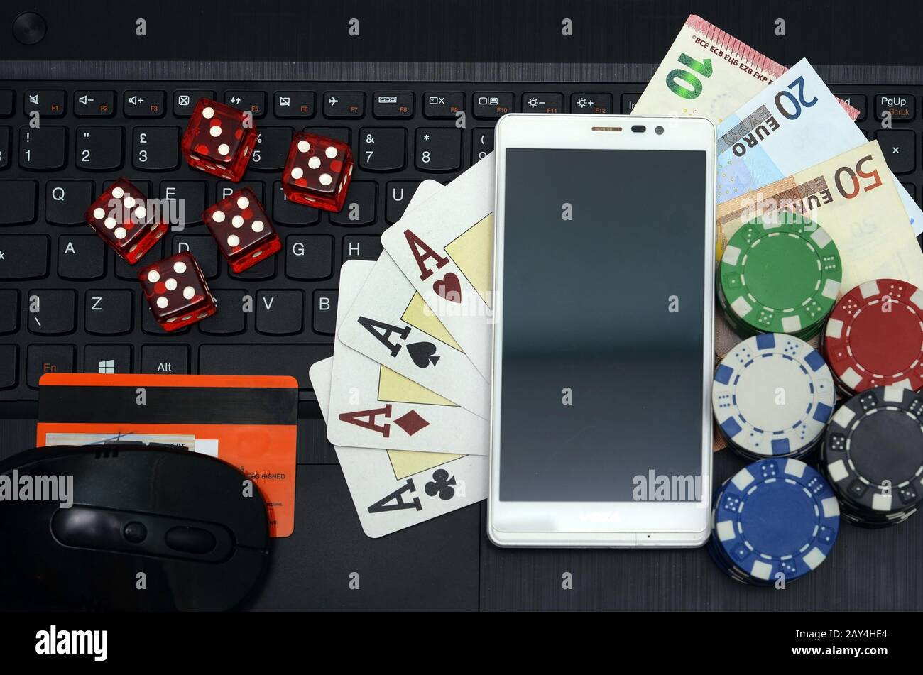 Games online hi-res stock photography and images - Alamy