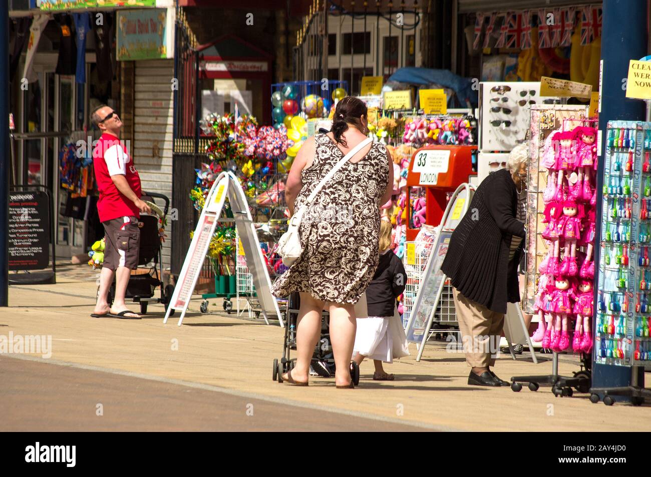 People outside a gift shop Stock Photo - Alamy