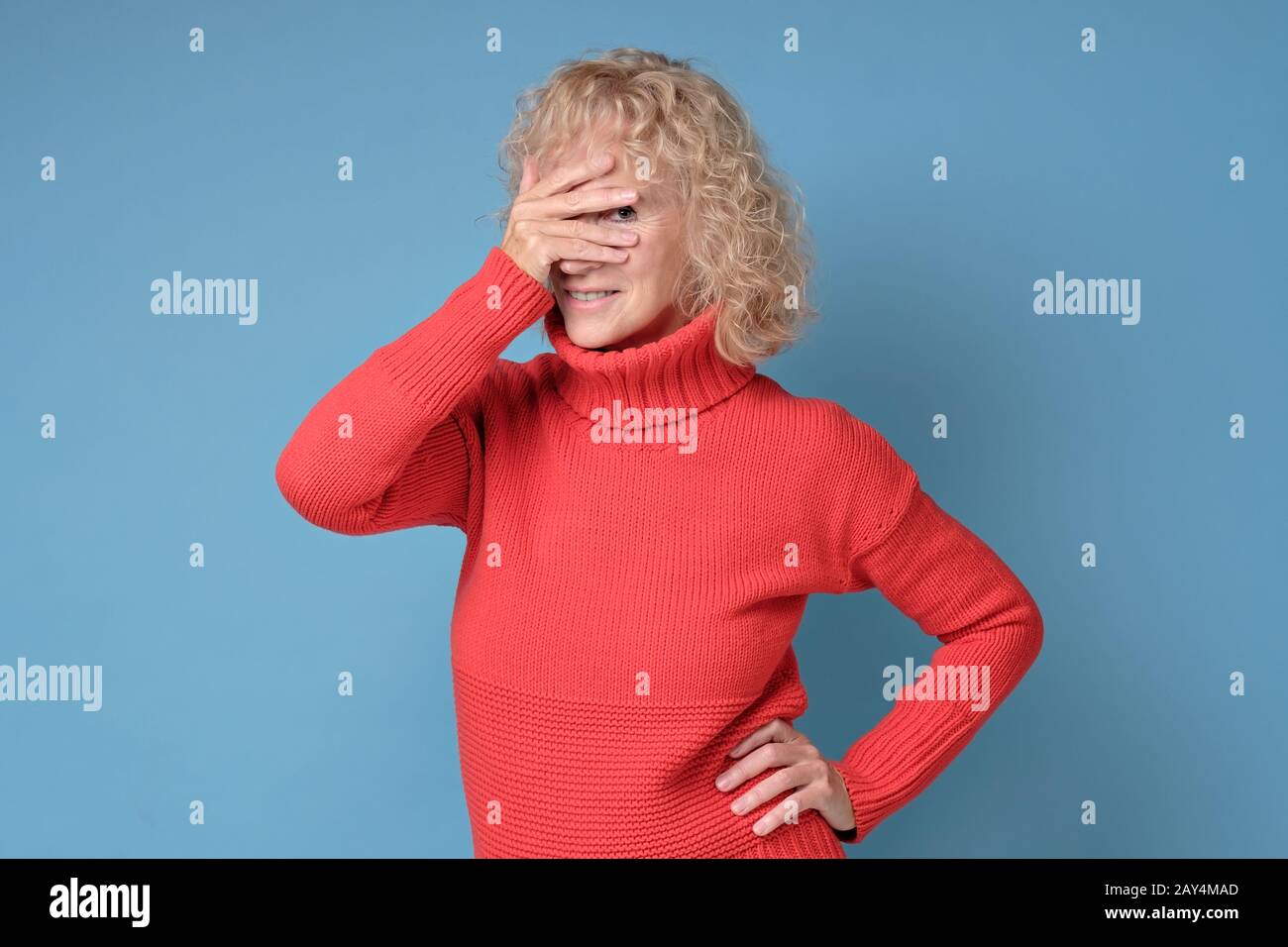 Security hand camera secrecy hi-res stock photography and images - Alamy